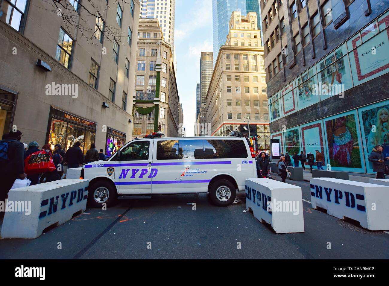 Nypd logo hi-res stock photography and images - Alamy