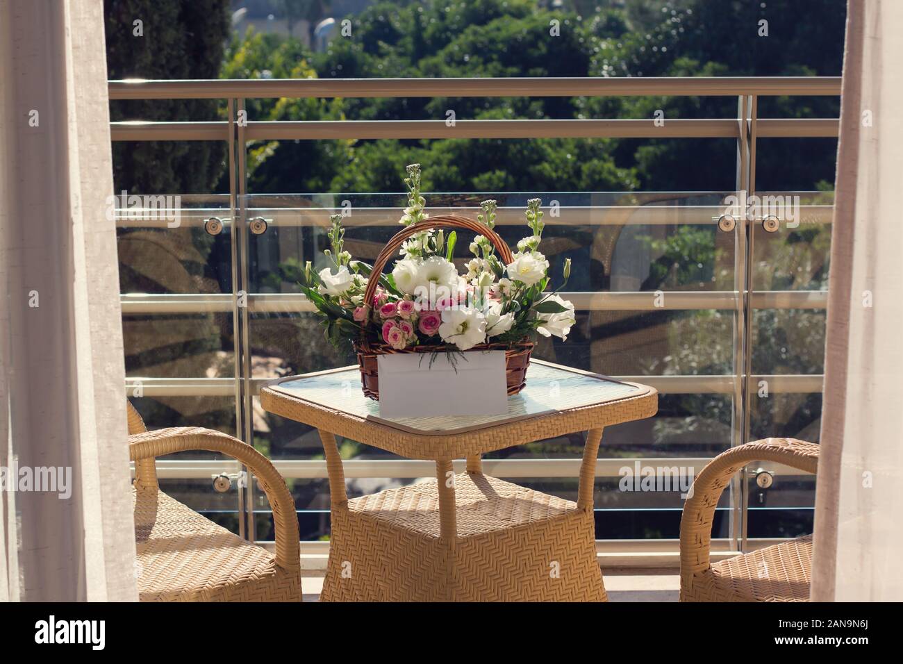 Busket flower hi-res stock photography and images - Alamy