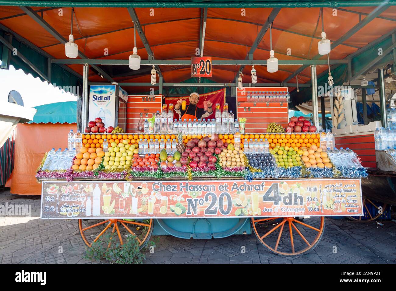 Fruit vegetable kiosk hi-res stock photography and images - Alamy
