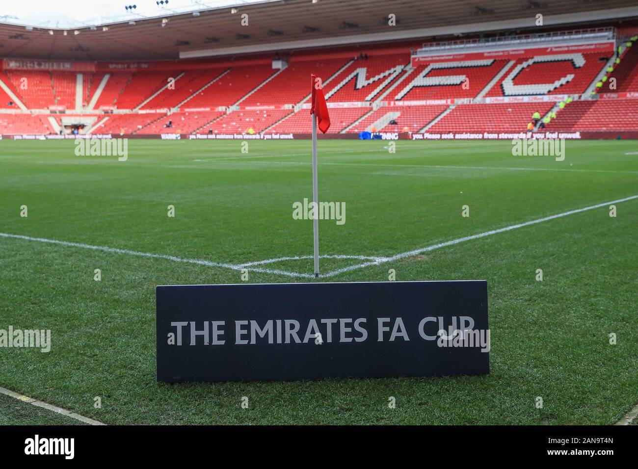 English cup corner flag hi-res stock photography and images - Alamy