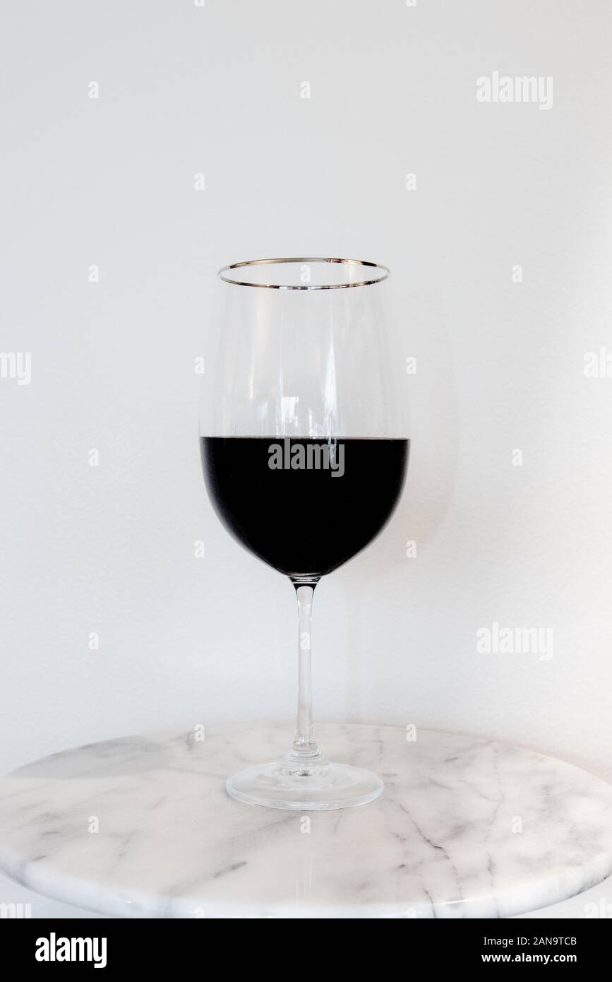A single glass of red wine Stock Photo - Alamy
