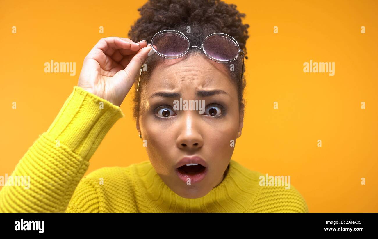 Noticing woman hi-res stock photography and images - Alamy
