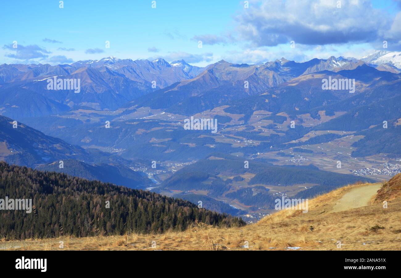 Wide alpine valley scene hi-res stock photography and images - Alamy