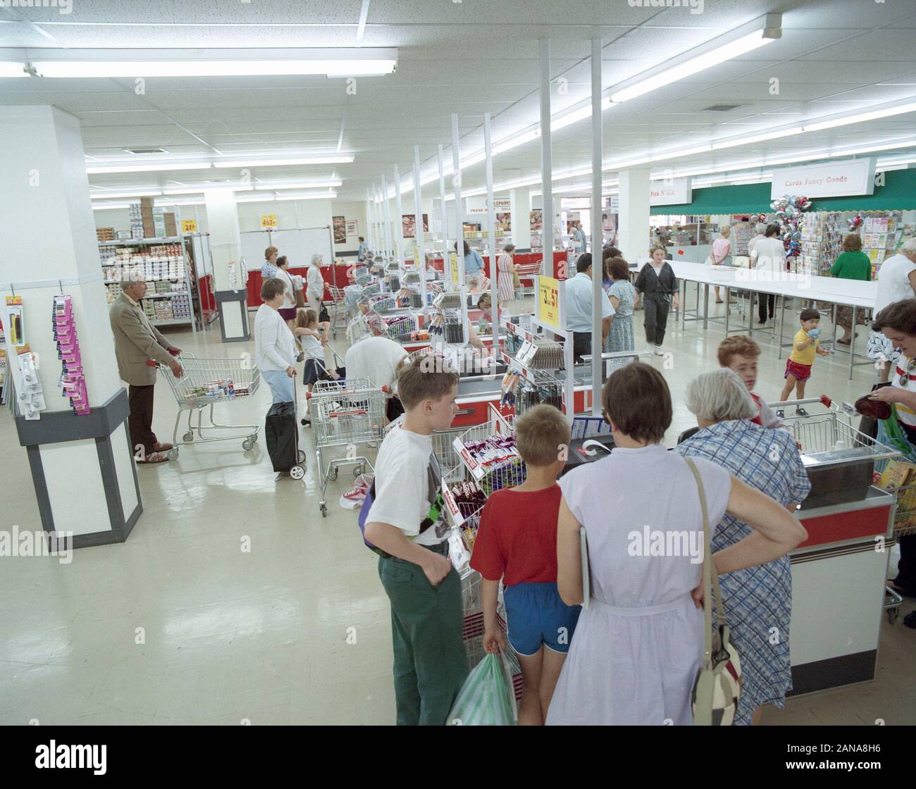 Supermarket 1990s hi-res stock photography and images - Alamy
