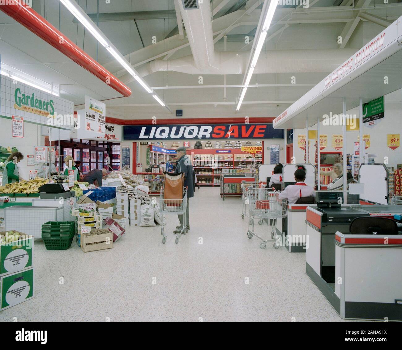 Kwik Save Supermarket, battersea, London in 1990, UK Stock Photo - Alamy