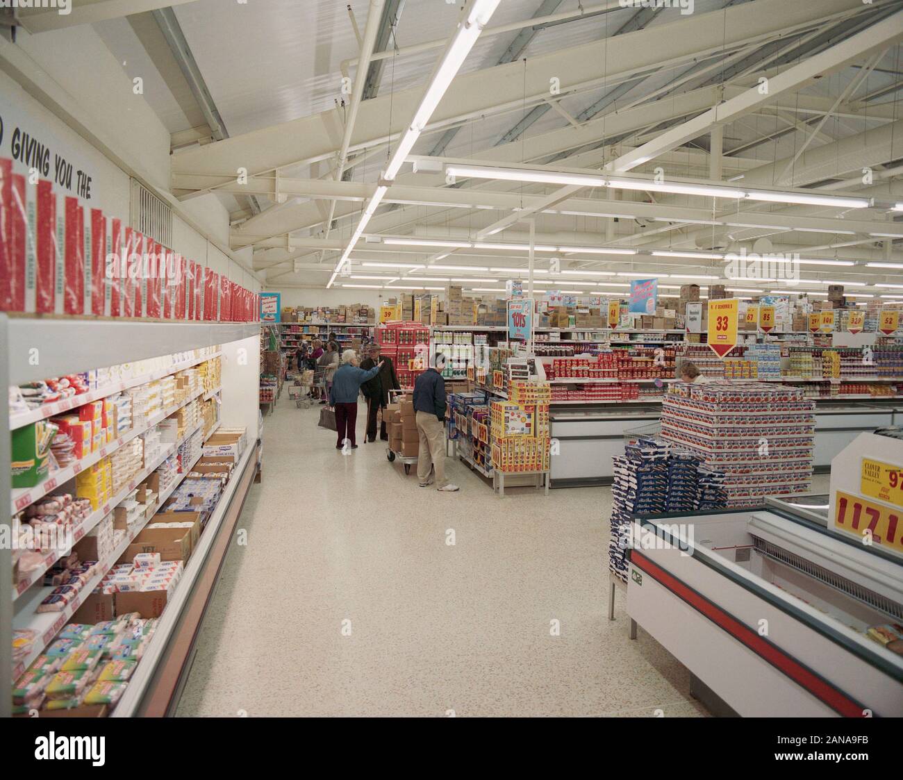 Kwik Save Supermarket, battersea, London in 1990, UK Stock Photo - Alamy