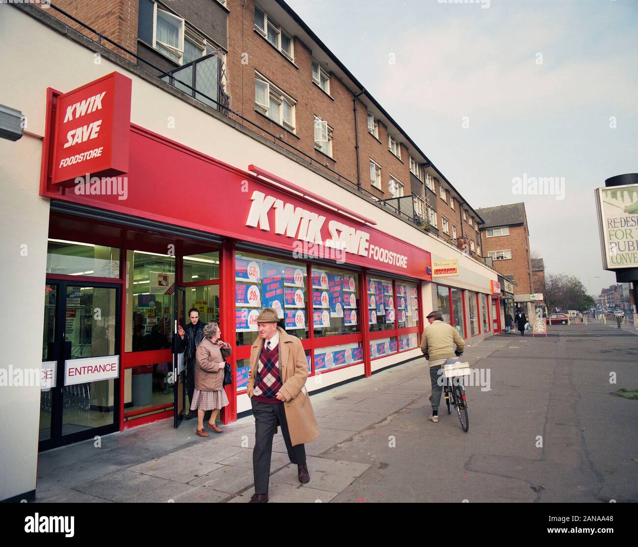 Kwik Save Supermarket, stockwell, London in 1990, UK Stock Photo - Alamy
