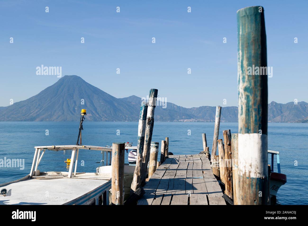 Lake atitlan guatemala maya people hi-res stock photography and images ...
