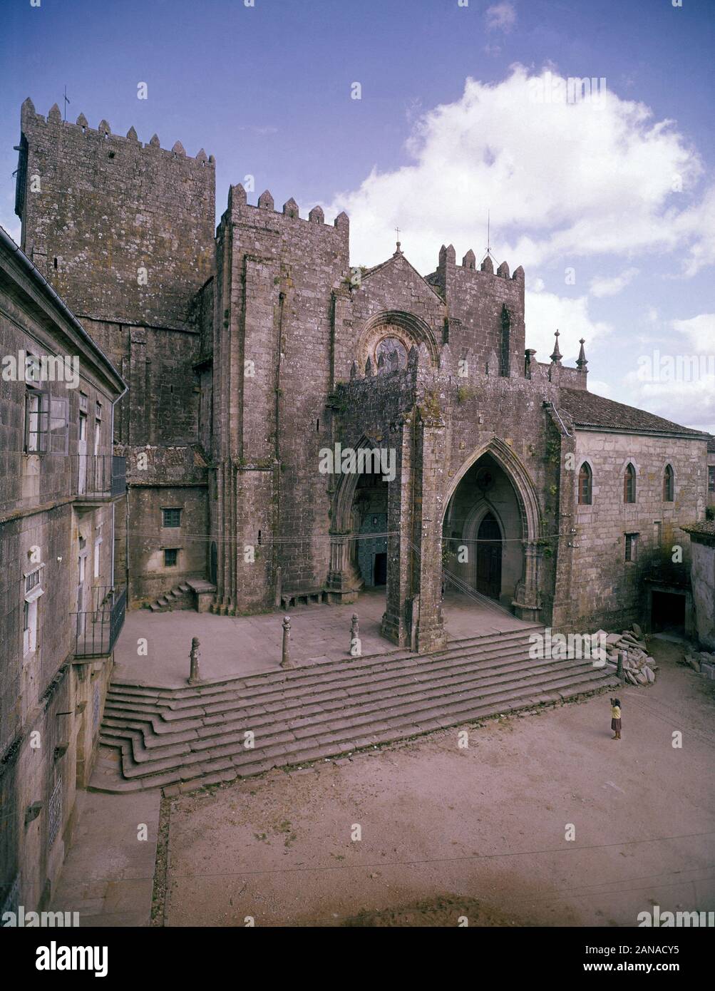 FACHADA PRINCIPAL DE LA CATEDRAL DE TUY - SIGLO XIII - GOTICO GALLEGO ...