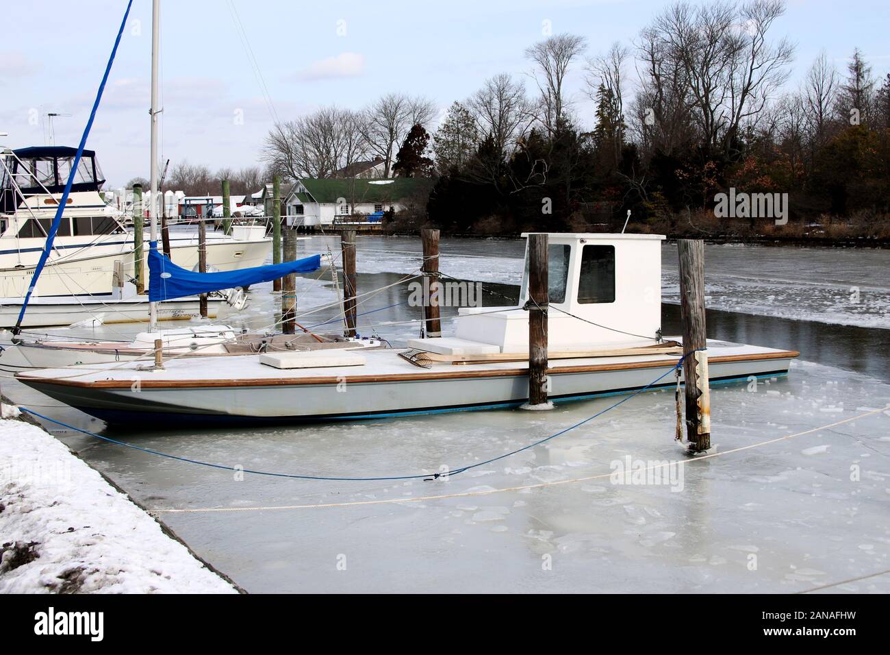 Boats docked and surrounded by ice in a canal Stock Photo - Alamy