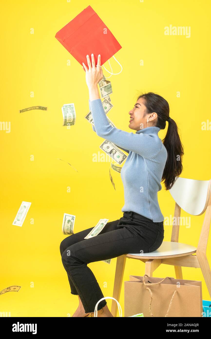 Money fall out of bag hi-res stock photography and images - Alamy