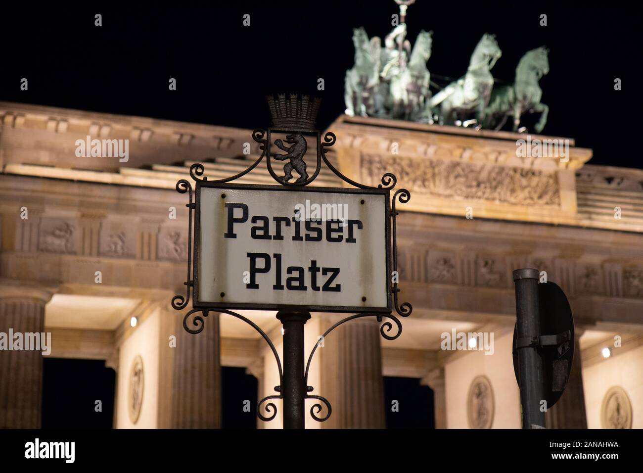 An old-style signpost with the German name Pariser Platz (Paris Square ...