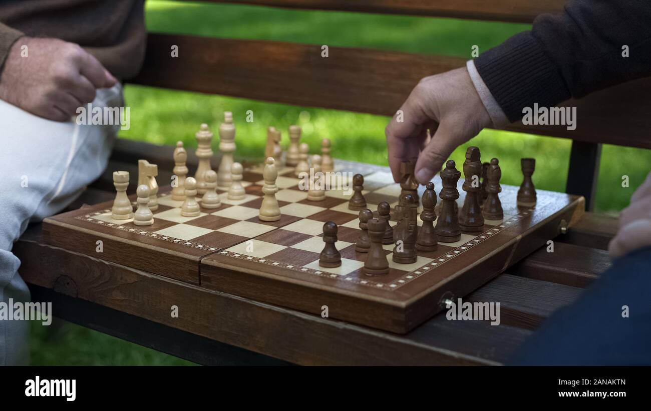 Moving figures hi-res stock photography and images - Alamy