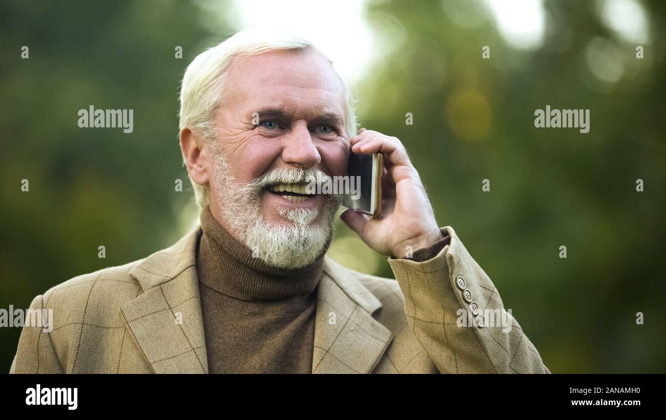 Mobile communication happy man hi-res stock photography and images - Alamy