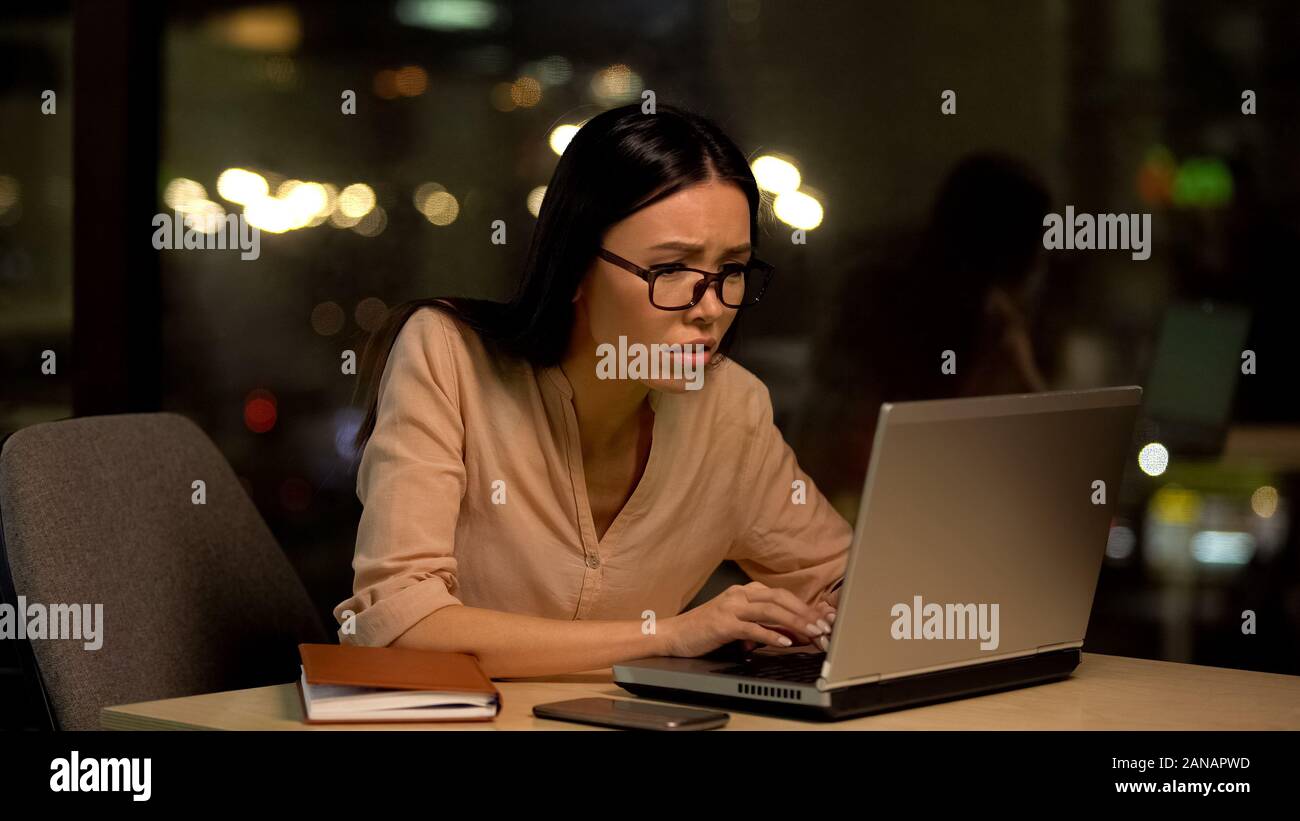 Deadline project hi-res stock photography and images - Alamy