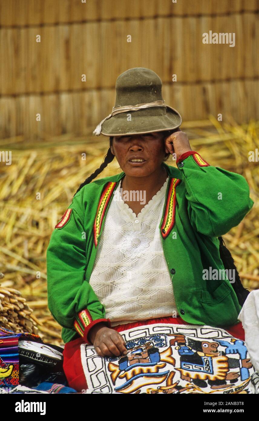 Uros (or Uru) people in איק "Floating Islands" Lake Titicaca - Peru ...