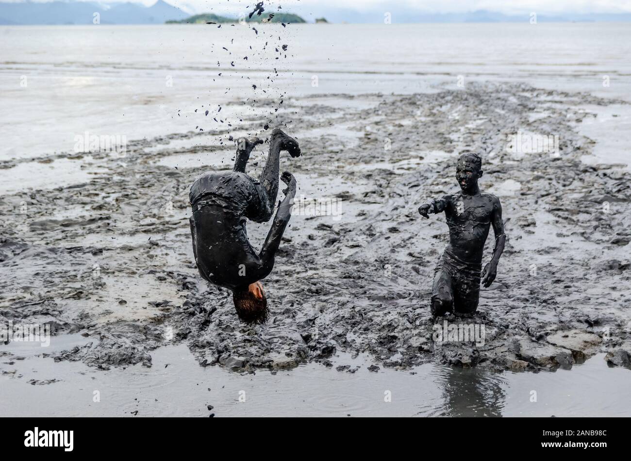 "Mud Block" is a carnival block where people have fun, fantasize and ...