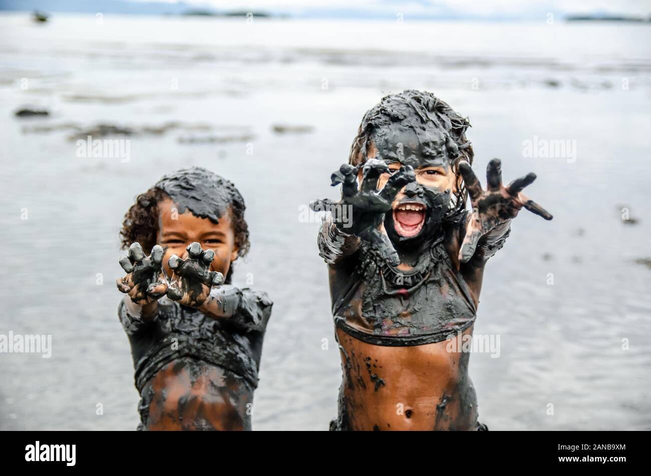 "Mud Block" is a carnival block where people have fun, fantasize and ...