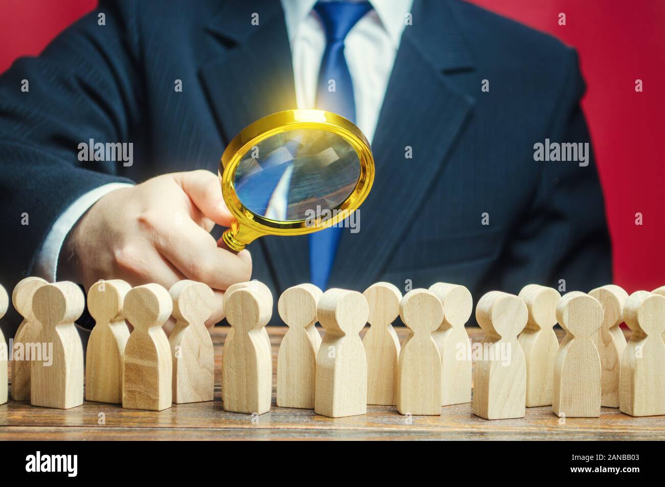 Analyzing statistics hi-res stock photography and images - Alamy
