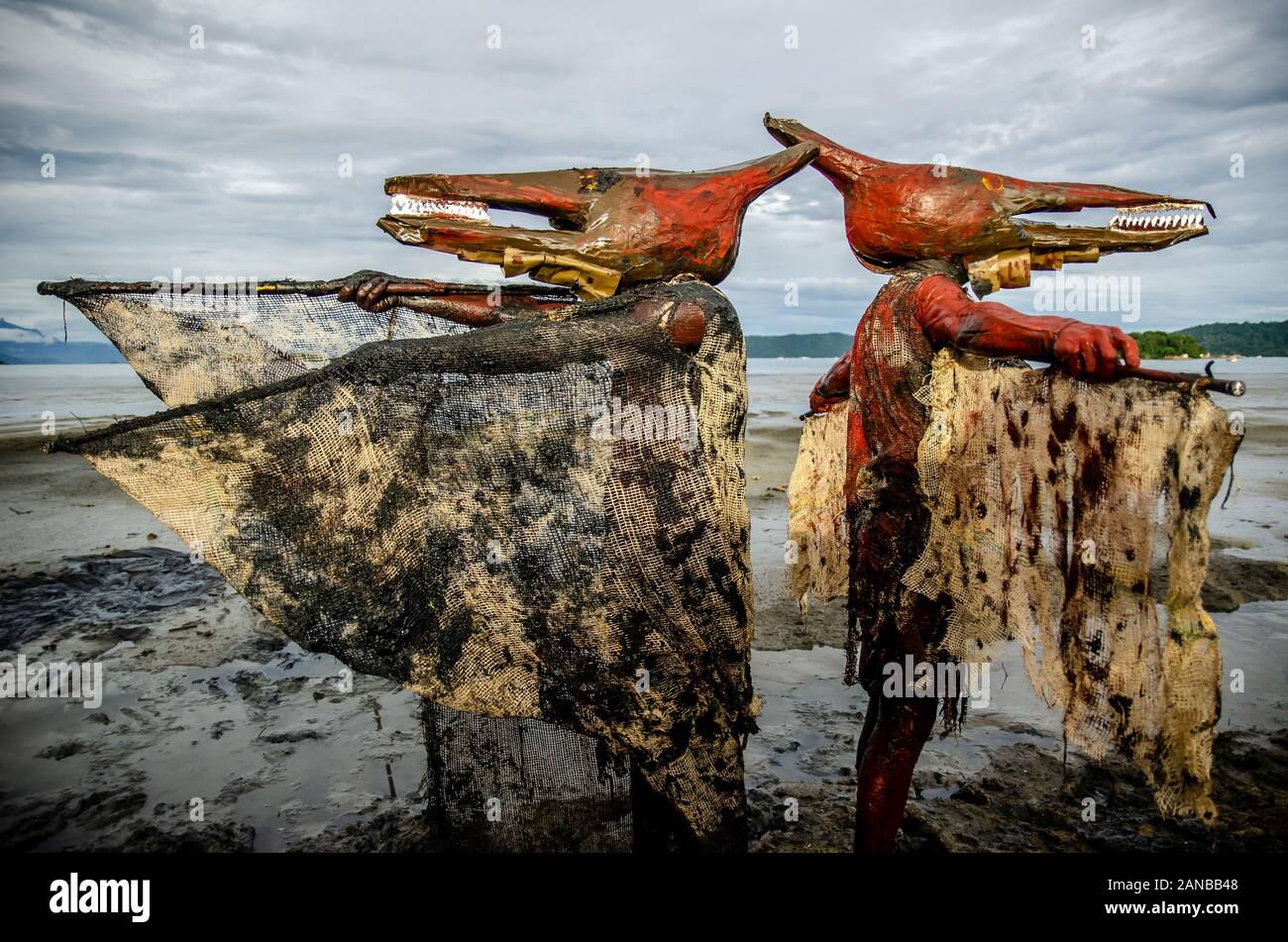 "Monstrous" costumes in the "mud block", a carnival block in the city ...