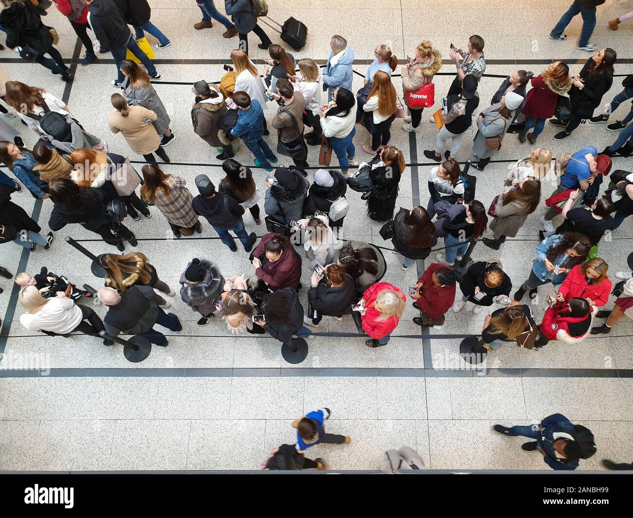 Queue shopping mall hi-res stock photography and images - Alamy