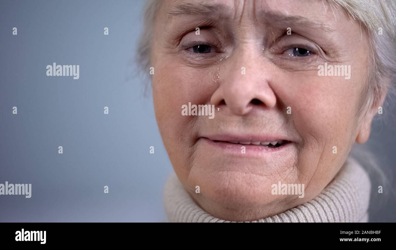 Old lady crying hi-res stock photography and images - Alamy