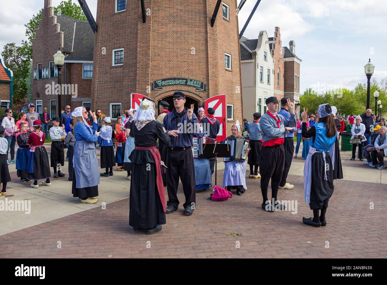 May 2, 2019, Pella, Iowa, USA. Folk dance in national dutch costume ...
