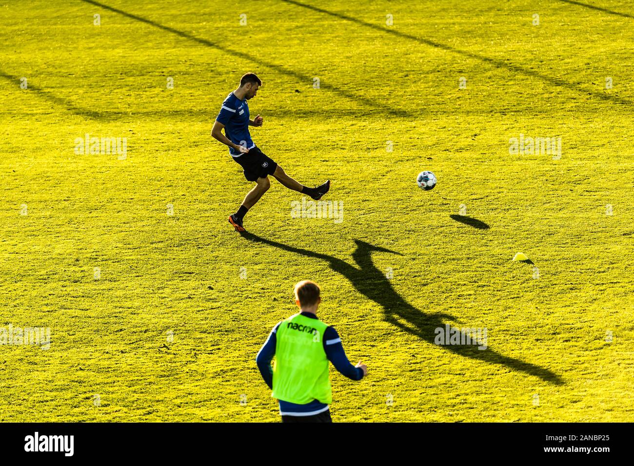 Footballer shadow hi-res stock photography and images - Alamy