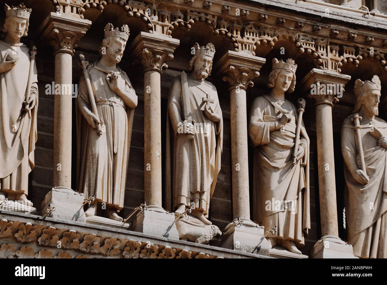 Statues in the facade of Notre-Dame de Paris Stock Photo - Alamy