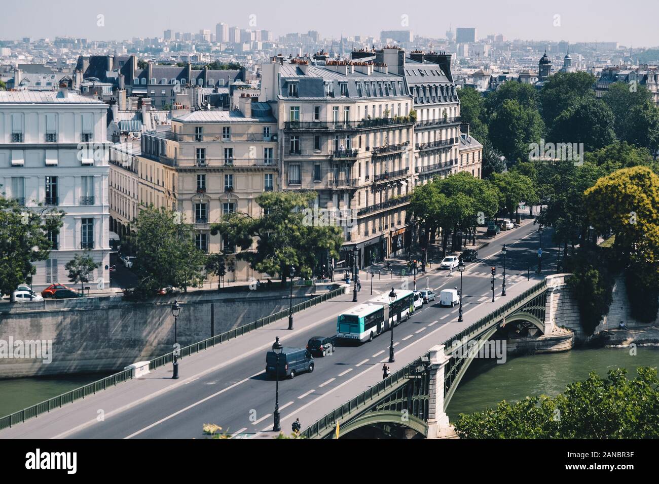 Bridge crossing the Seine river Stock Photo - Alamy
