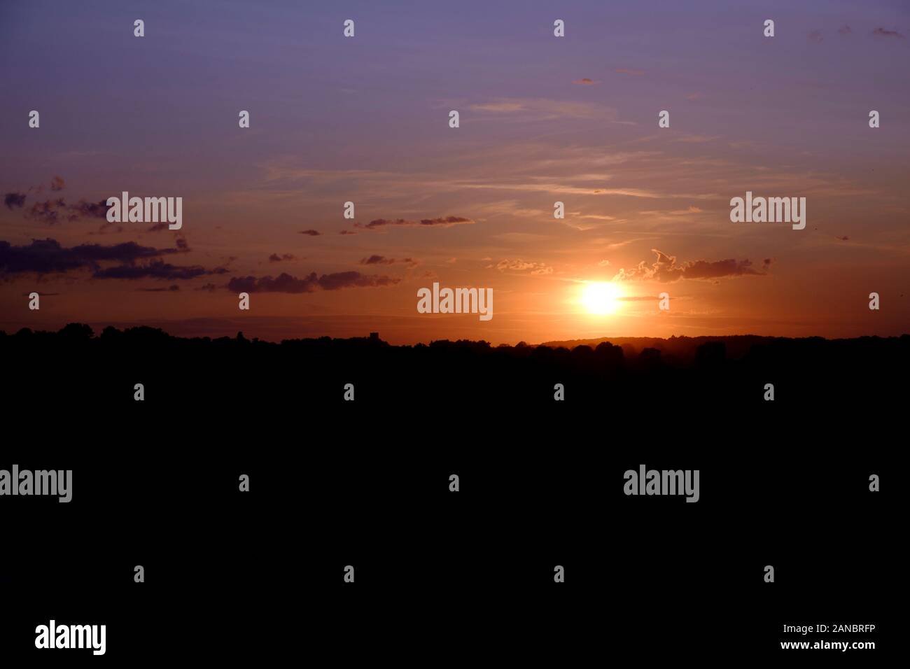 Sunset sun golden gold sunny weather uk hi-res stock photography and ...