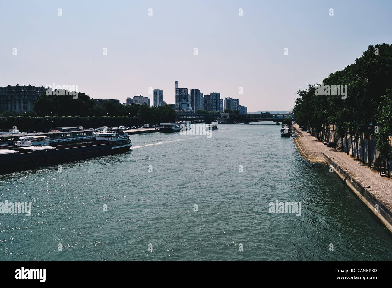 Seine river cruise evening eiffel tower hi-res stock photography and ...