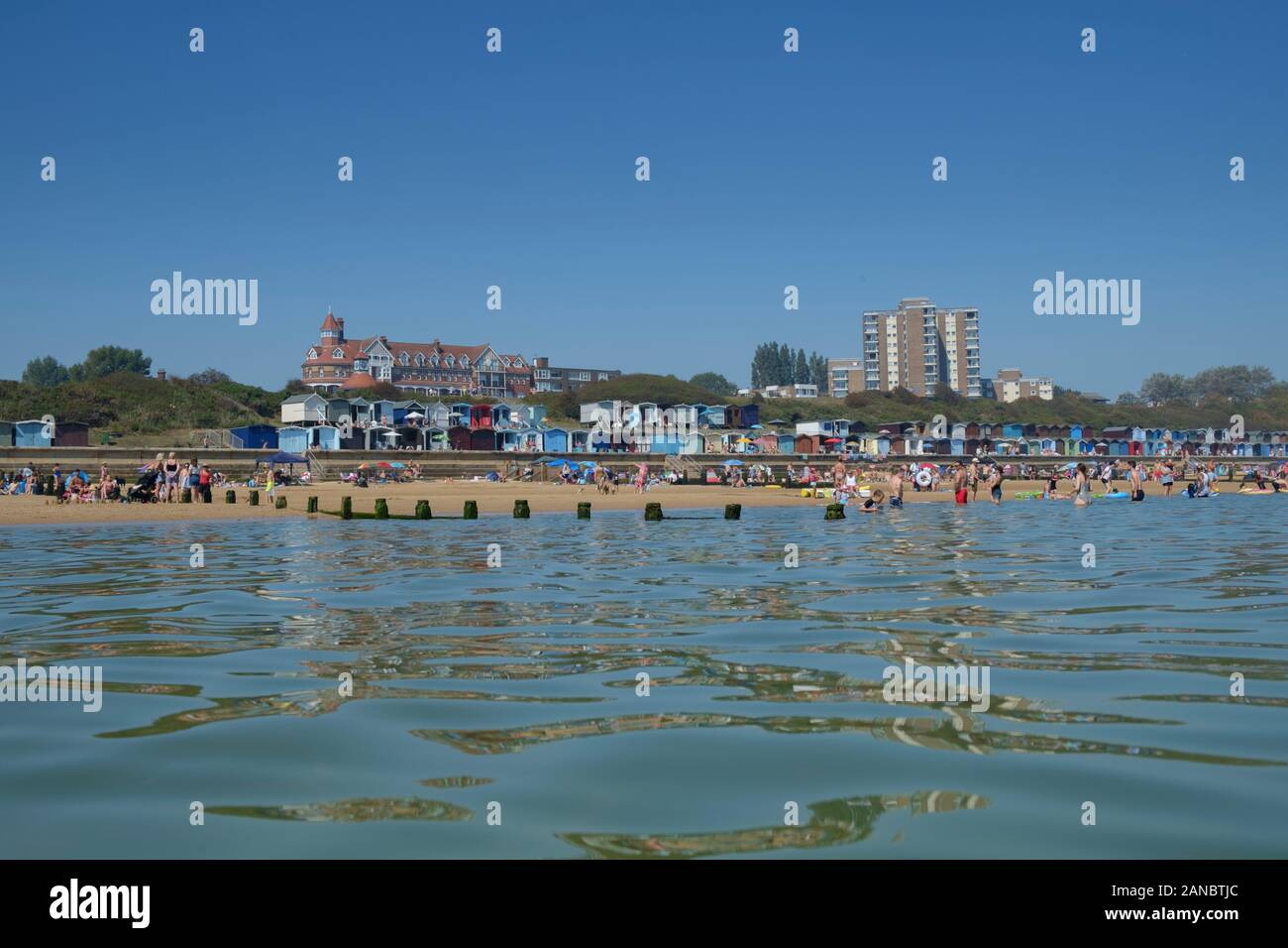 Sea wall frinton essex hi-res stock photography and images - Alamy