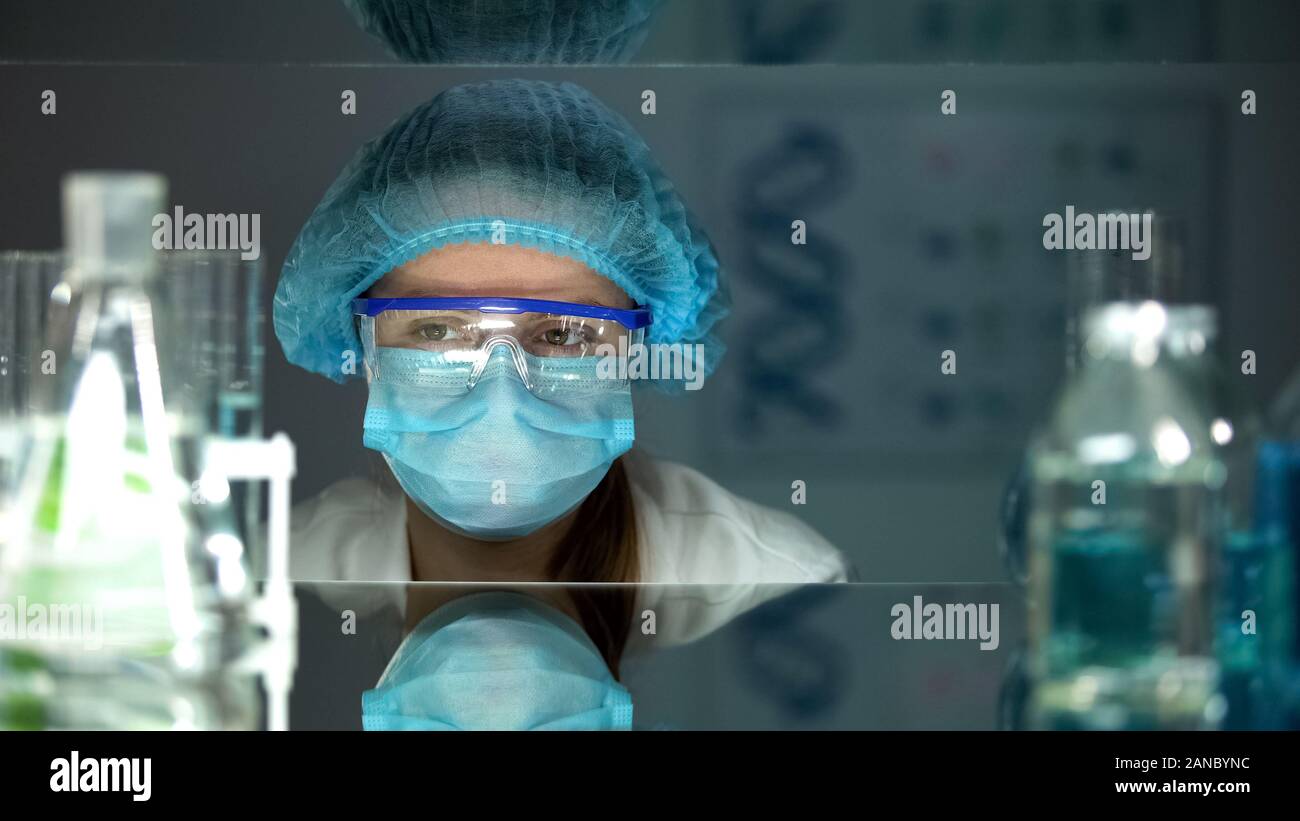 Chemistry lab accident hi-res stock photography and images - Alamy