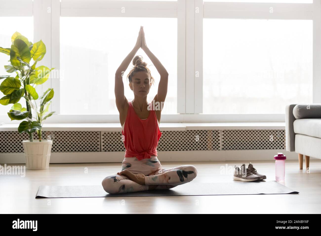 Closed body posture hi-res stock photography and images - Alamy