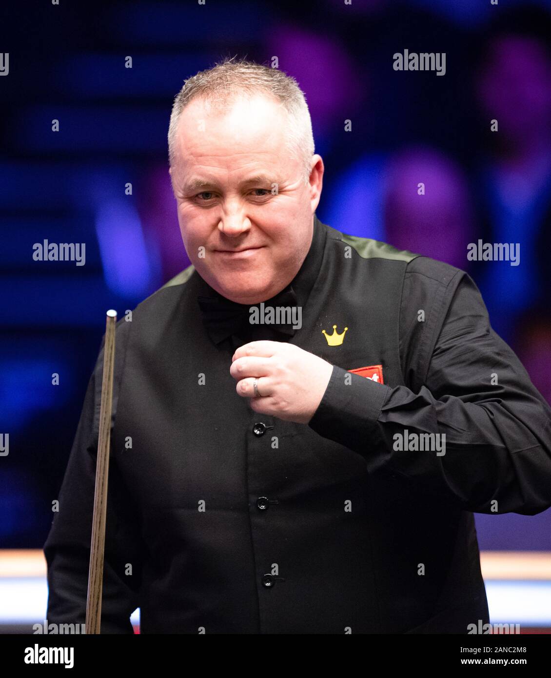 16 balls in a pyramid hi-res stock photography and images - Alamy