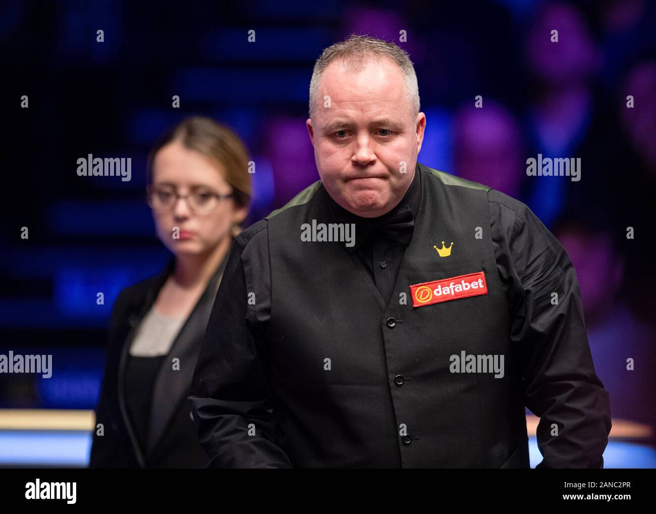 16 balls in a pyramid hi-res stock photography and images - Alamy