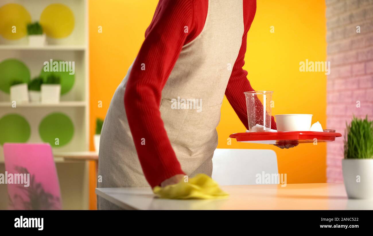 Cleaning table restaurant server hi-res stock photography and images ...