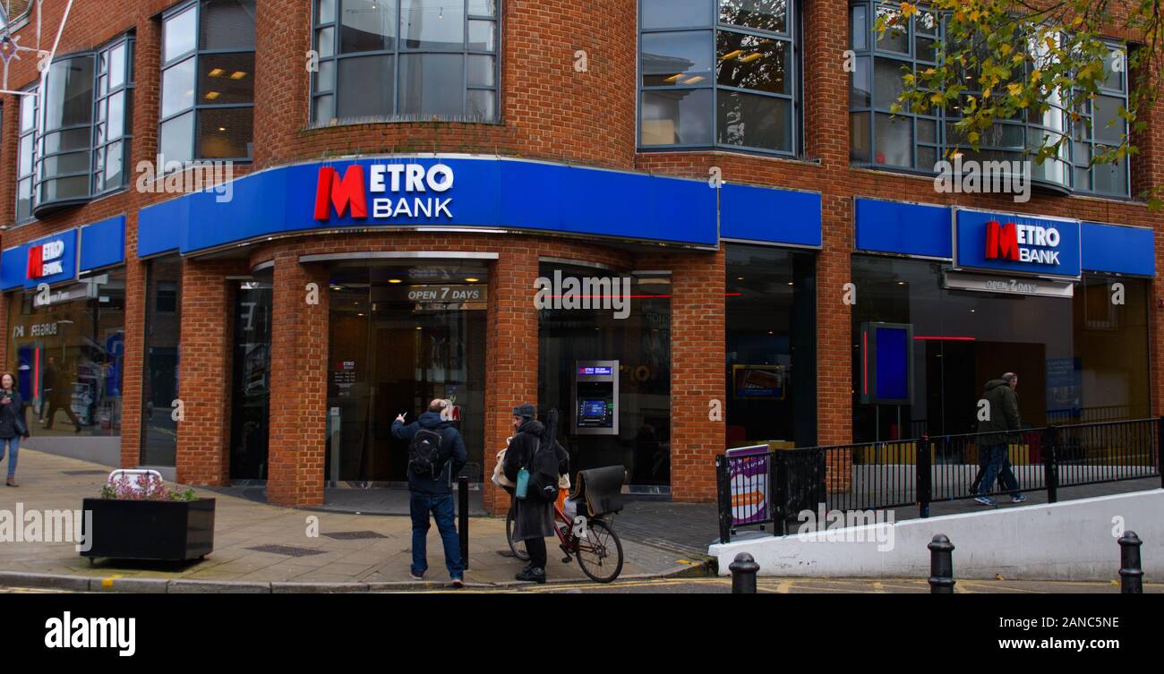 Front entrance to metro bank hi-res stock photography and images - Alamy