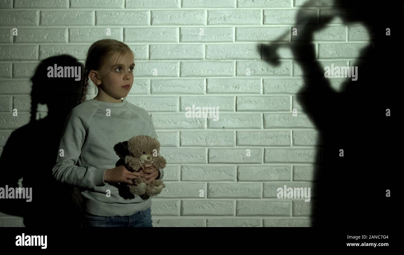 Child scared parent hi-res stock photography and images - Alamy