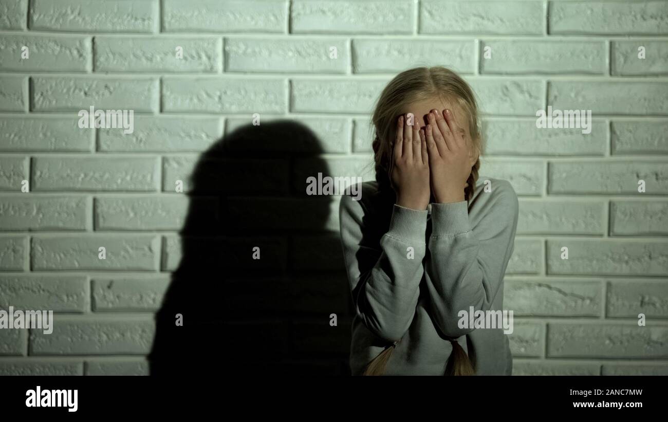 Child witness room hi-res stock photography and images - Alamy