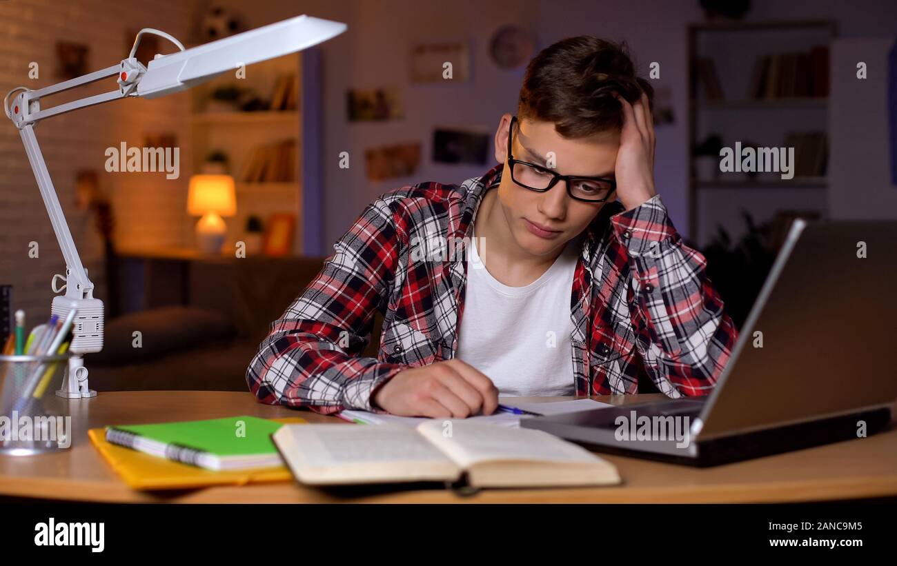 Teenage student confused hi-res stock photography and images - Alamy