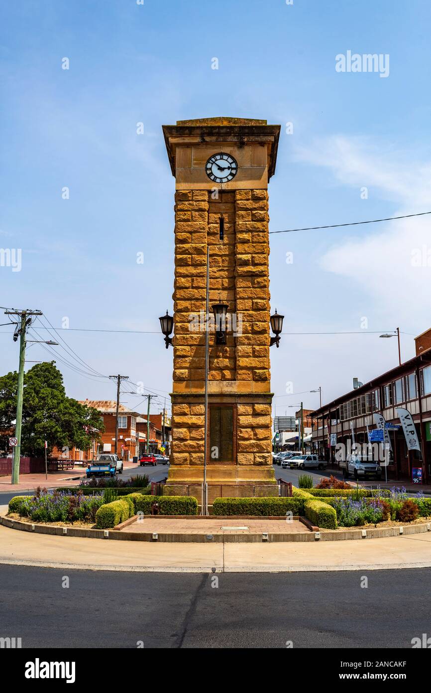Four faced clock hi-res stock photography and images - Alamy