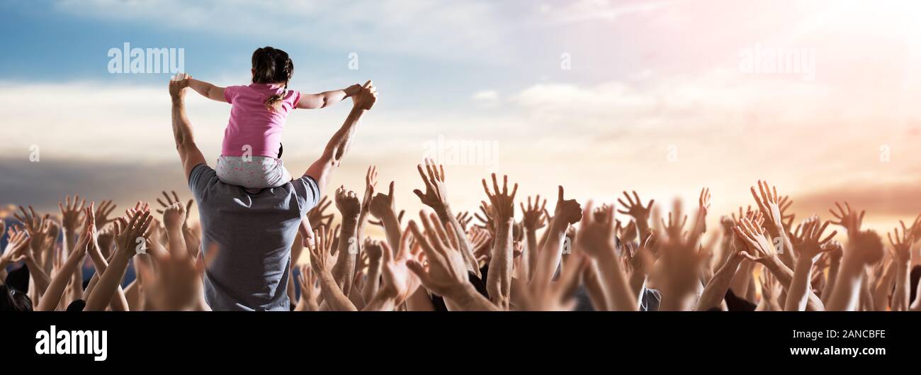 Girl on shoulders music concert hi-res stock photography and images - Alamy