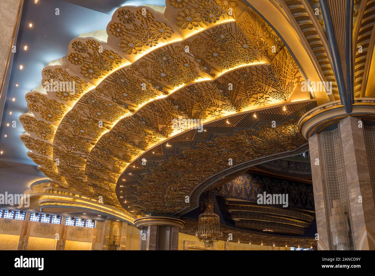 interior dome, vaulting and decoration, Grand Mosque, Kuwait Stock ...
