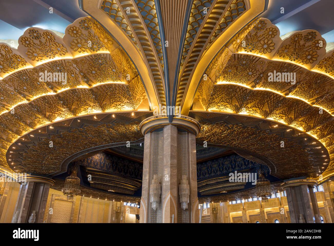interior dome, vaulting and decoration, Grand Mosque, Kuwait Stock ...