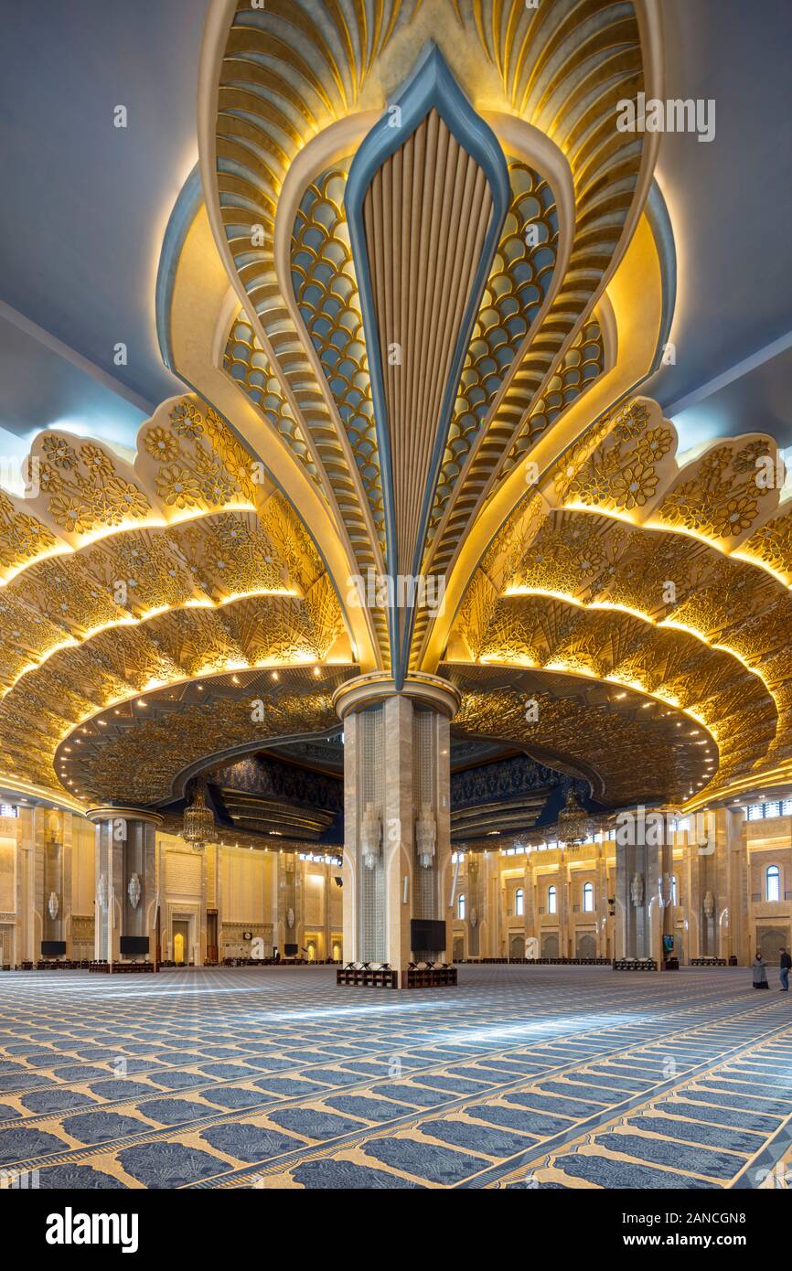 interior dome, vaulting and decoration, Grand Mosque, Kuwait Stock ...