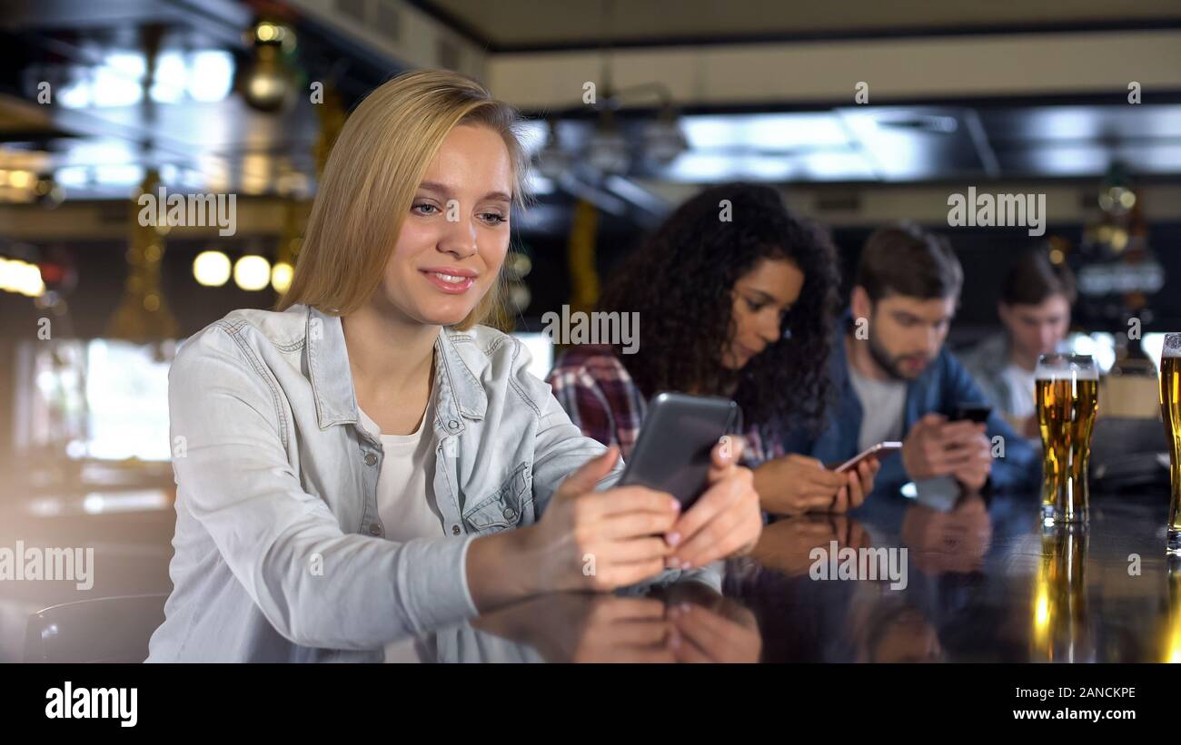 Students cafe phones hi-res stock photography and images - Alamy