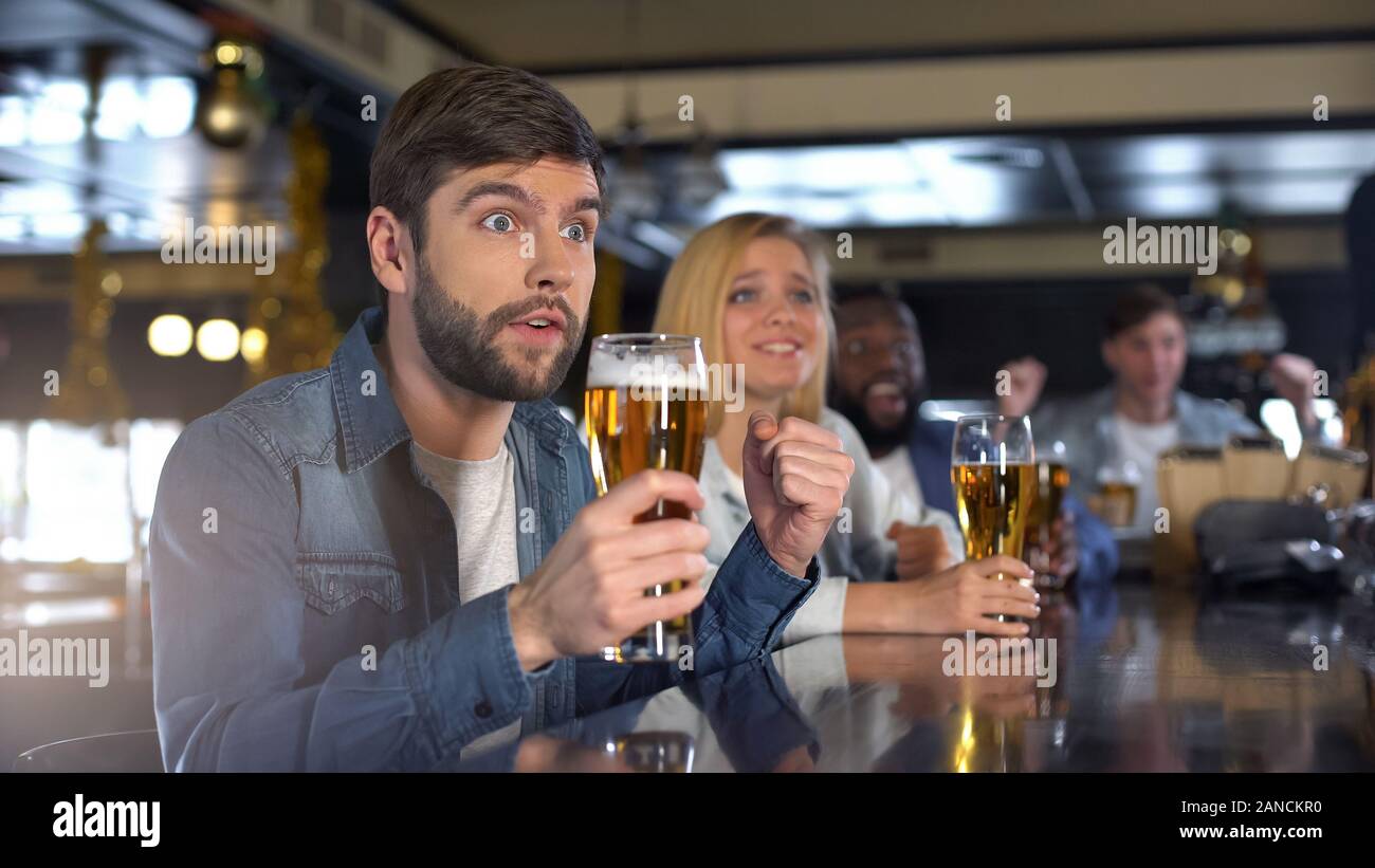 Boxing match cheering hi-res stock photography and images - Alamy