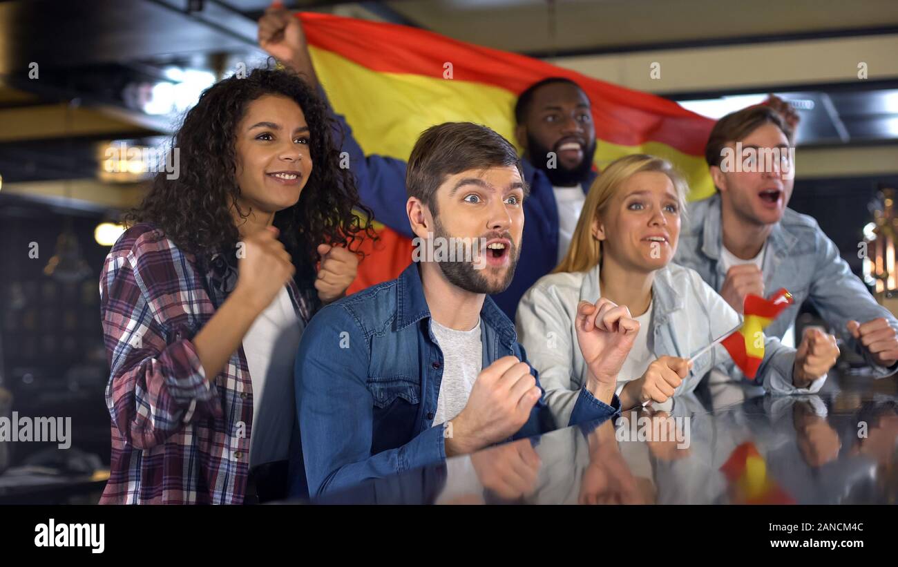 Football fan bar spanish hi-res stock photography and images - Alamy